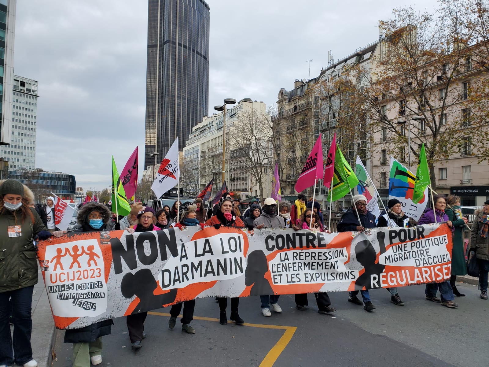 Loi Darmanin : Macron, Ciotti et Le Pen ensemble contre les étrangers ...